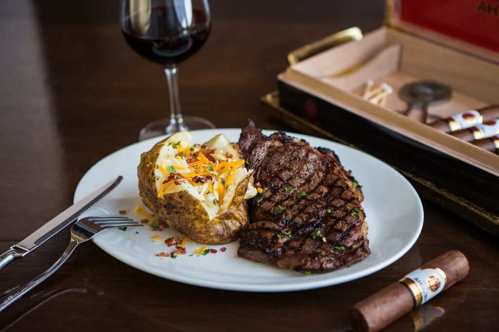 7 Cigar and Food Pairings - Everything You Need to Know - Erica O'Brien